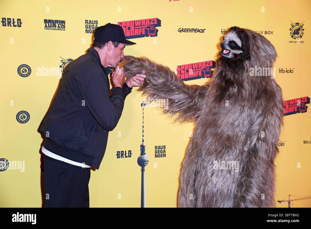 Marc Hosemann bei der SchwarzeSchafe Premiere im Kino in der ...