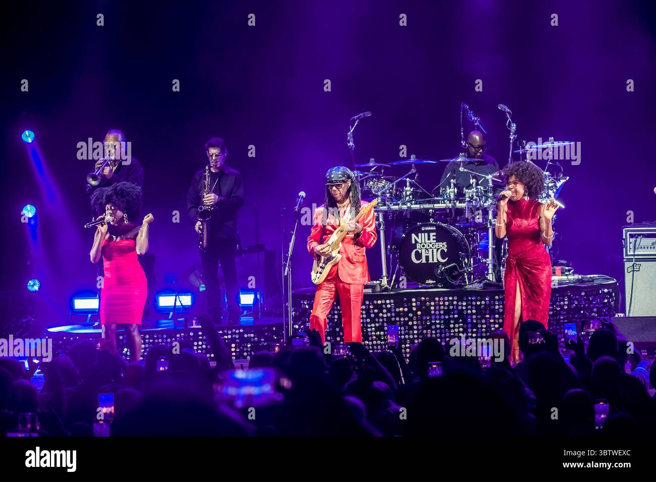 NILE RODGERS & CHIC during the Music Concert NILE RODGERS & CHIC - Tour ...