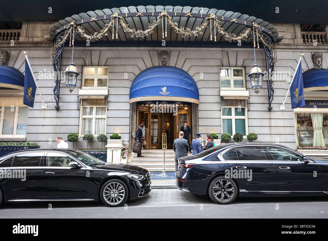 Main Entrance to The Ritz Hotel, 5-star luxury hotel , Piccadilly ...