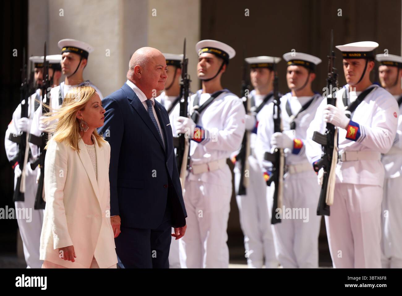 Naval honor guard hi-res stock photography and images - Alamy
