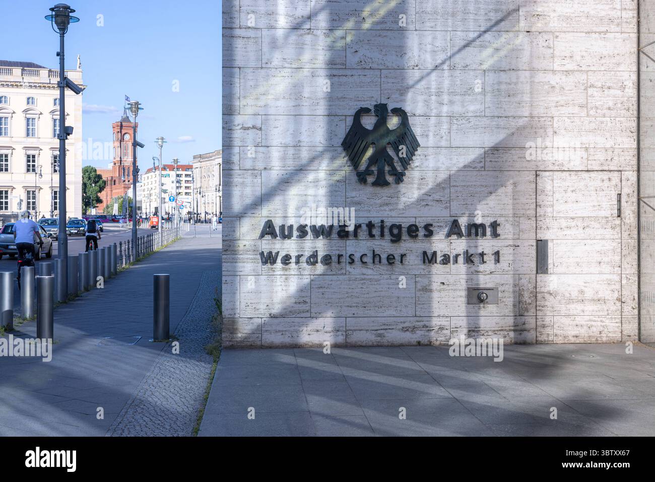 Auswärtiges Amt Deutschland Berlin am 03.07.2025: Das Bronze Schriftzug ...