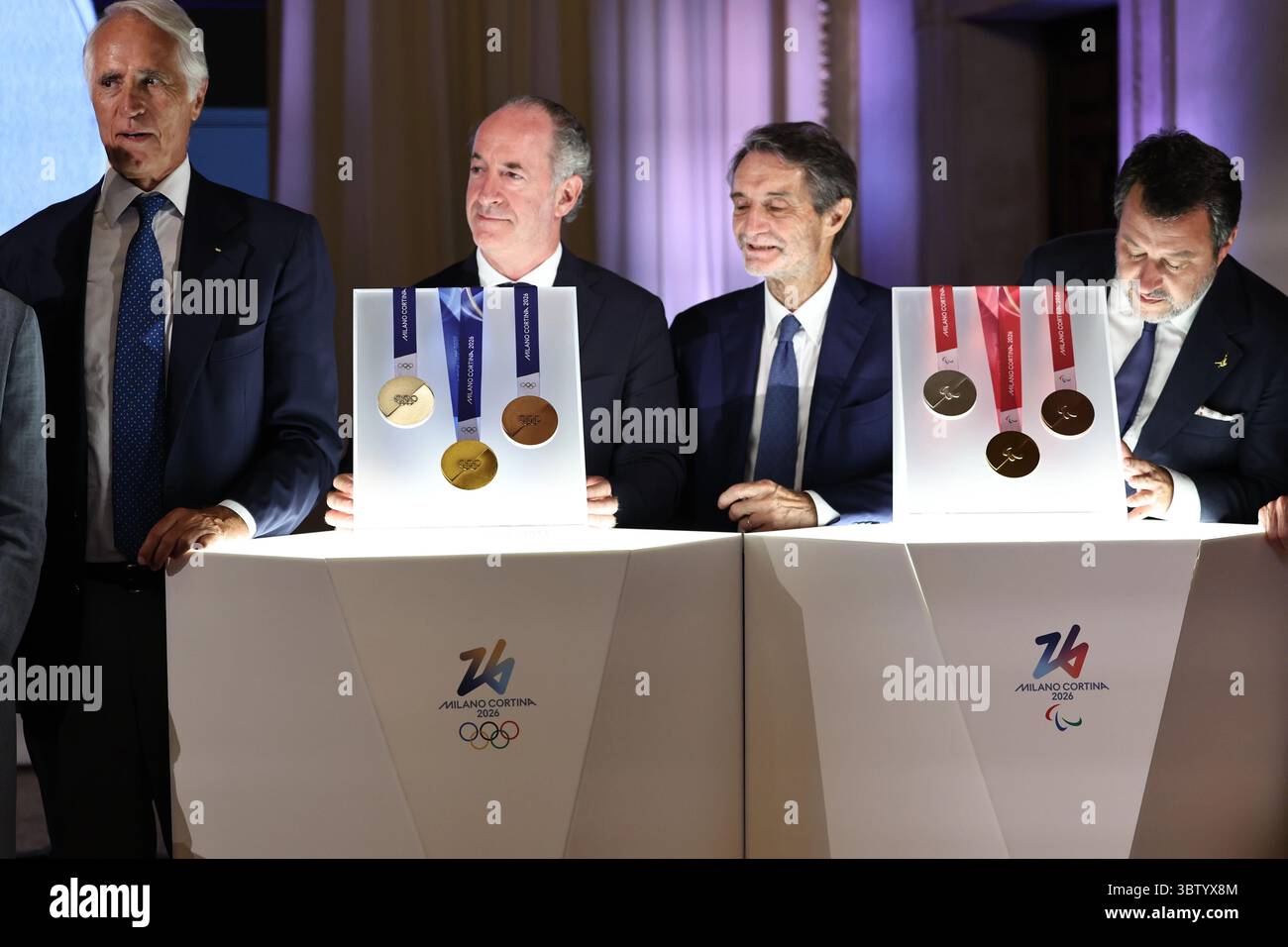 (250716) -- BEIJING, July 16, 2025 (Xinhua) -- The medals for Milano ...