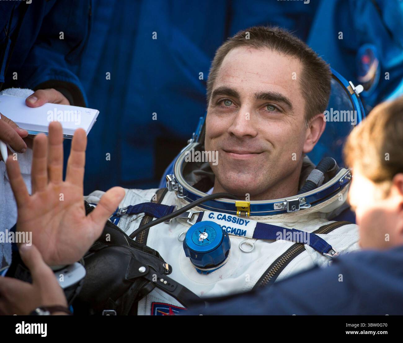 Astronaut parachuting hi-res stock photography and images - Alamy