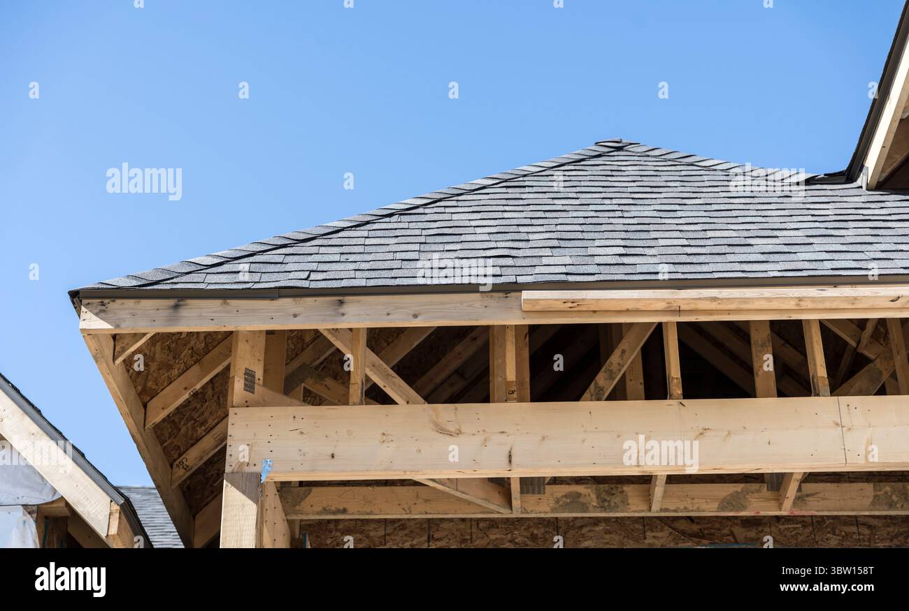 Roofing project on new hi-res stock photography and images - Alamy