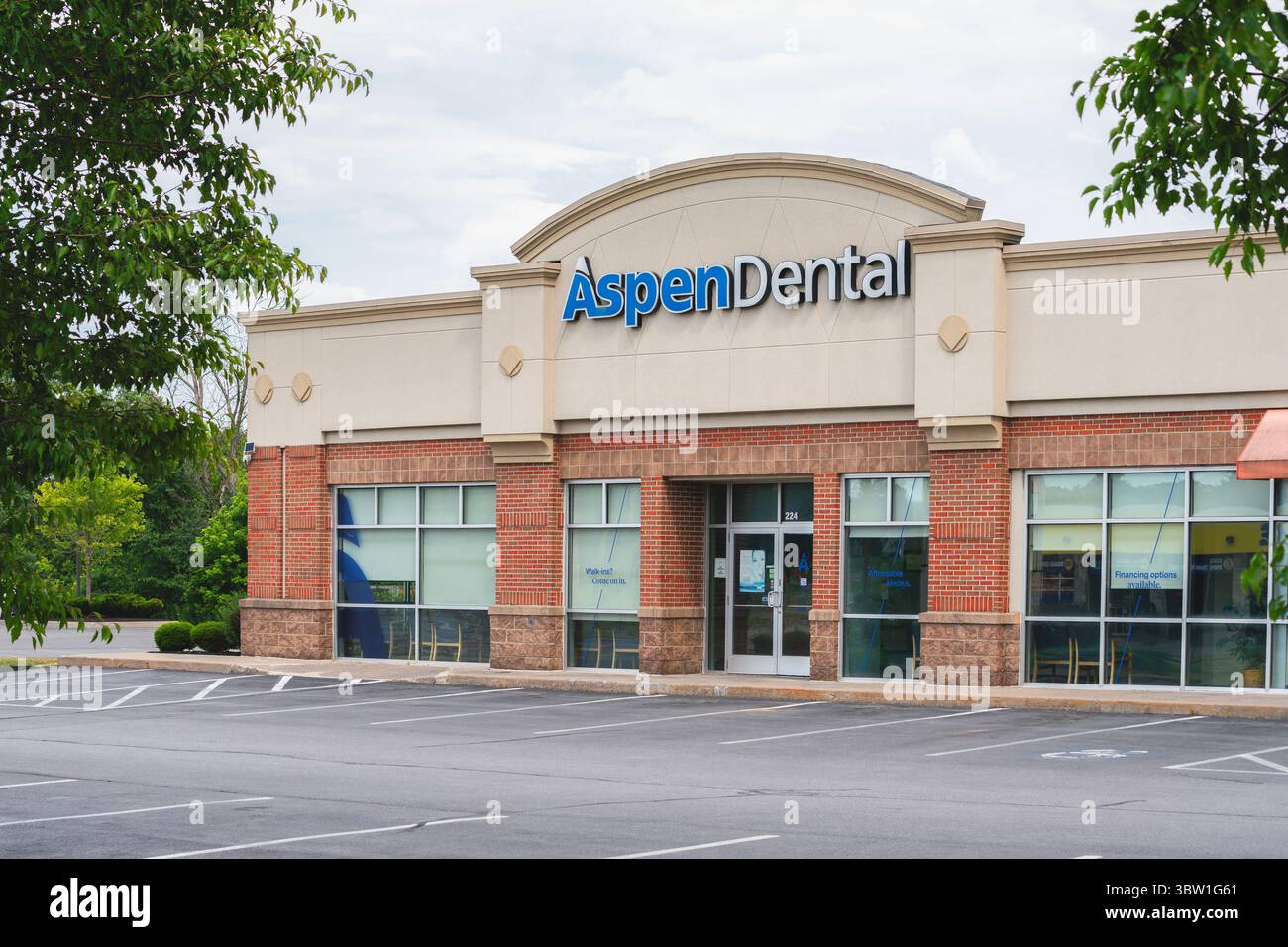 Utica, NY - Jul 12, 2025: Storefront view of Aspen Dental, Aspen Dental ...