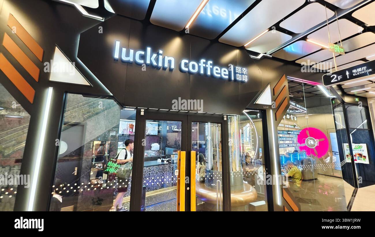 Luckin Coffee and e-sports club EDG co-brand an e-sports themed store ...