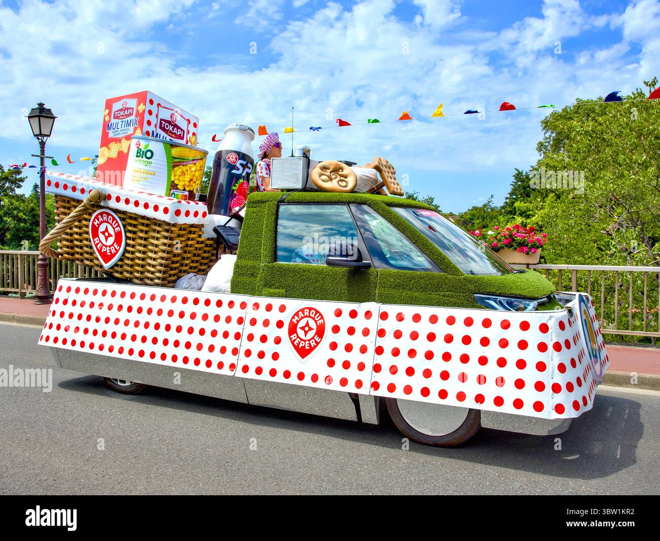 "Leclerc" supermarkets advertising publicity vehicle - part of La ...