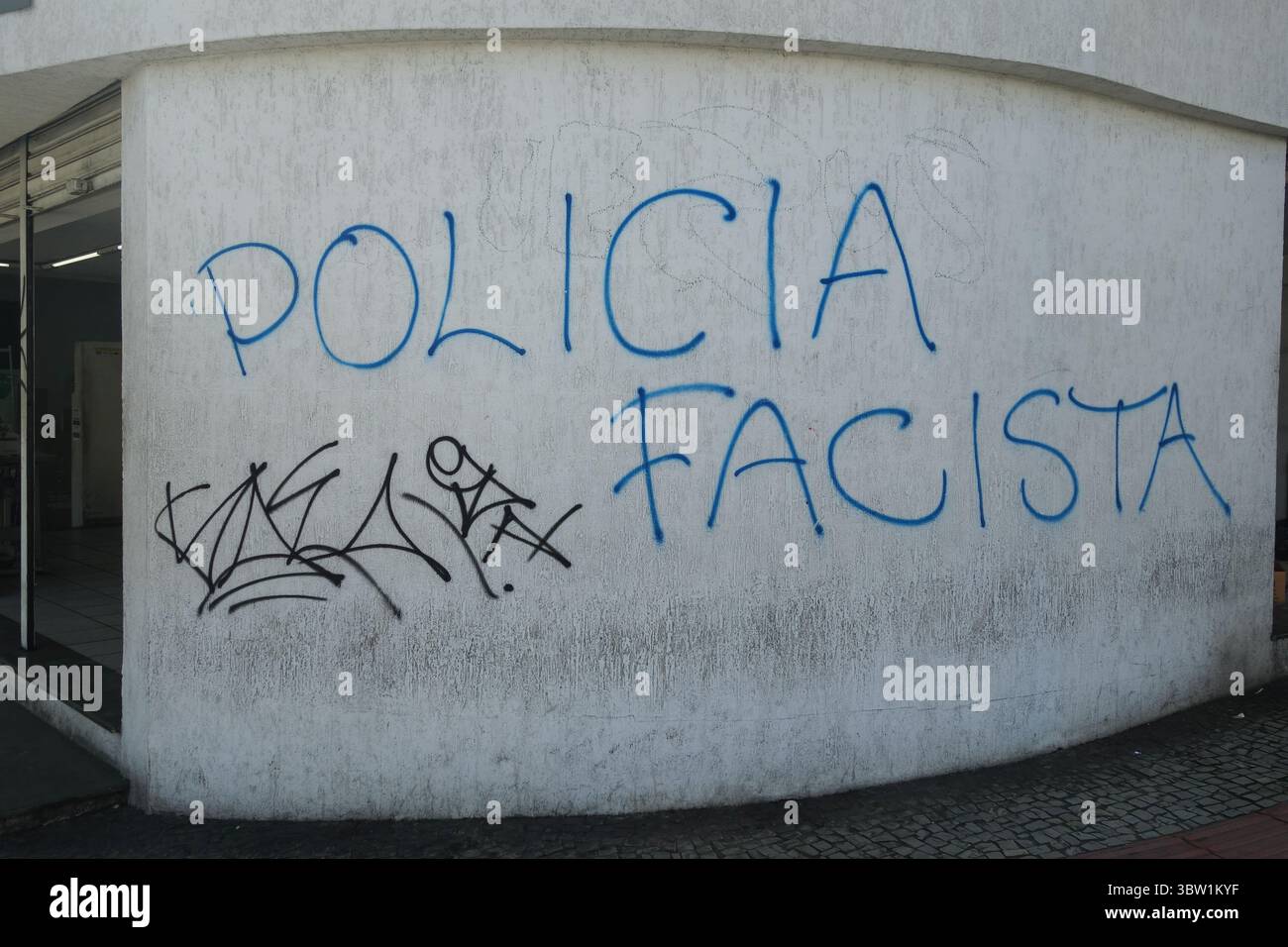 Police anger hi-res stock photography and images - Alamy