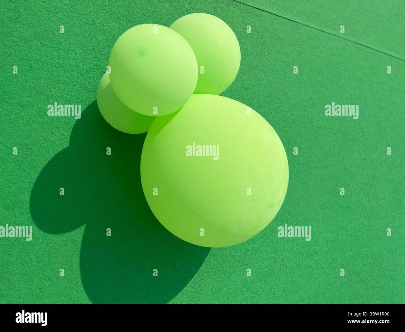 Green balloons on solid hi-res stock photography and images - Alamy