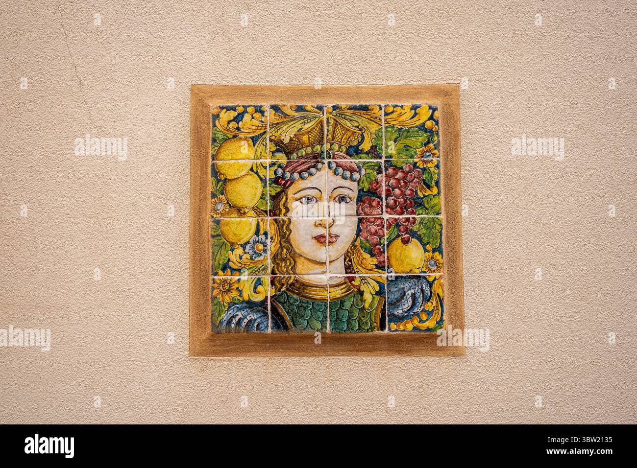 Traditional Sicilian ceramic tile artwork on exterior wall Stock Photo ...