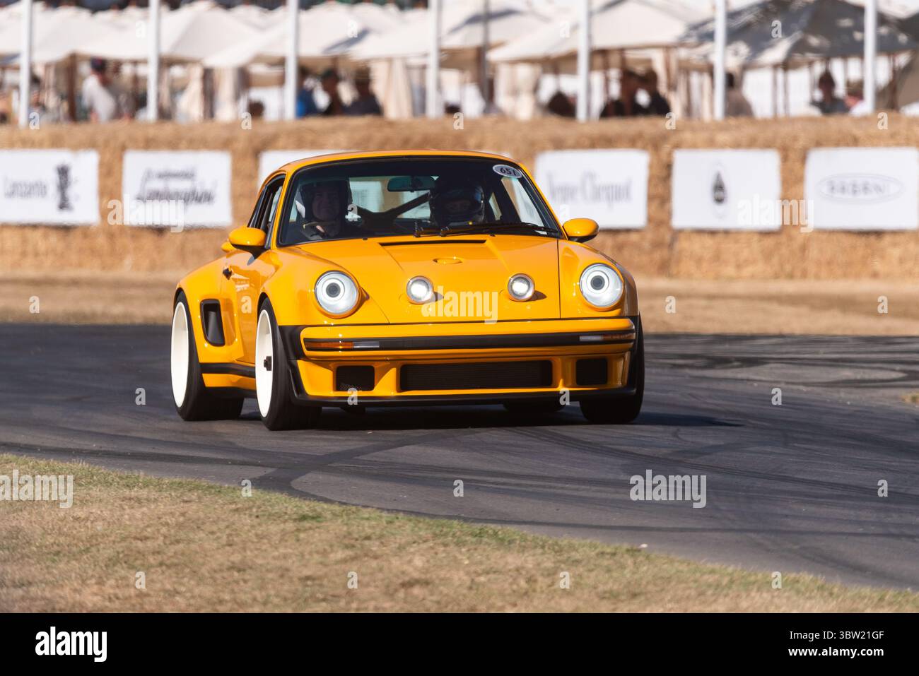 Singer porsche restomod hi-res stock photography and images - Alamy