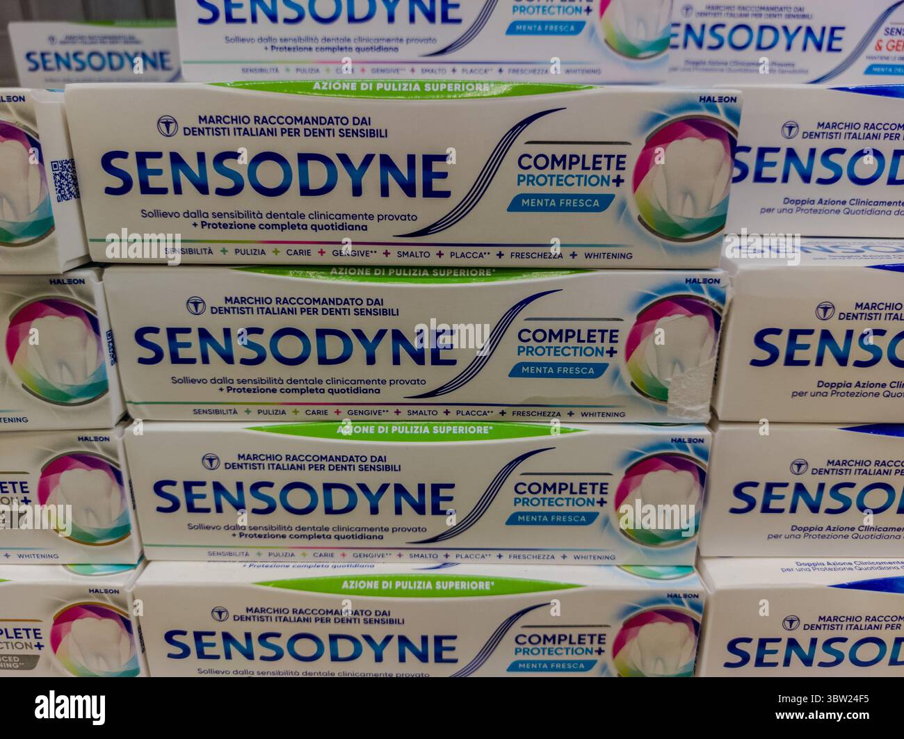 SENSODYNE TOOTHPASTE BOXES ON DISPLAY INSIDE THE FOOD STORE Stock Photo ...