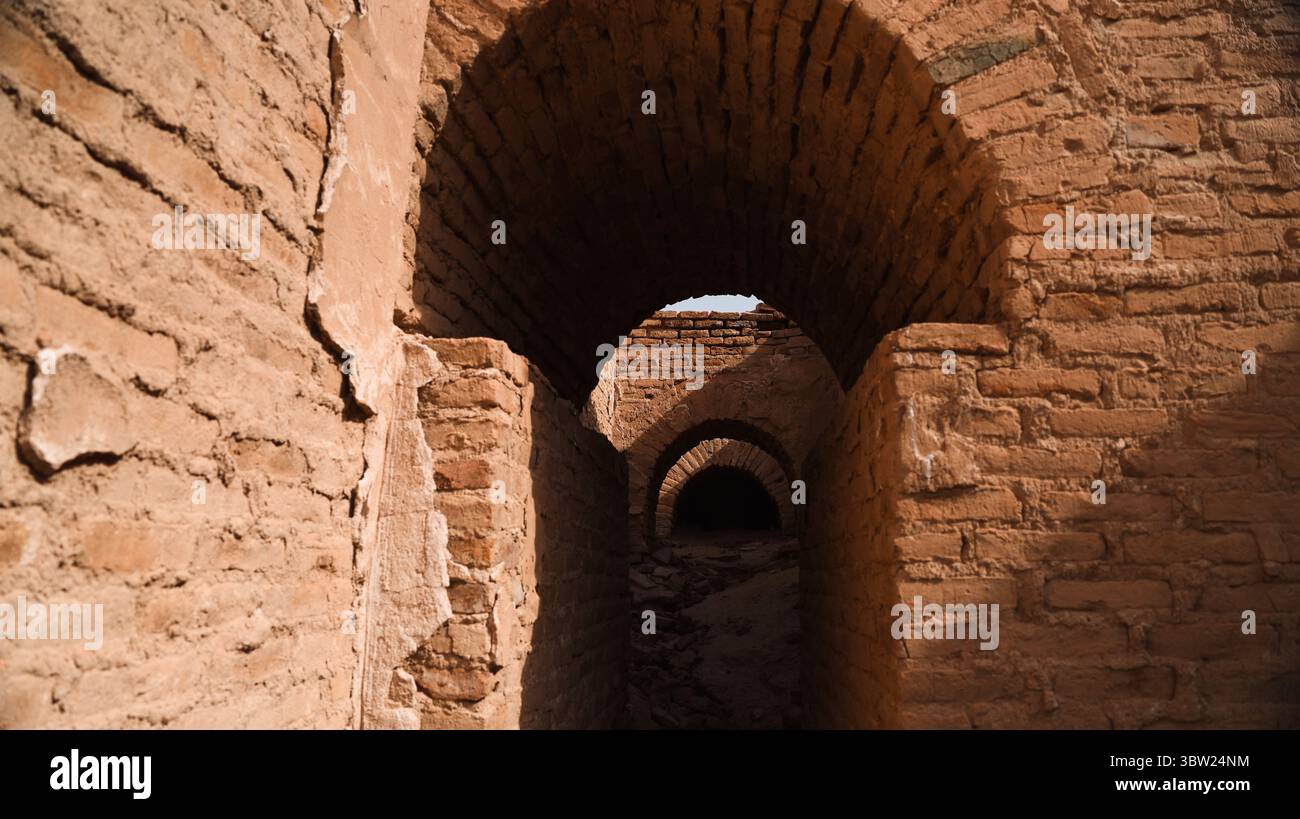 Visitors admire intricate brickwork of ancient arches in Uruk, Iraq ...