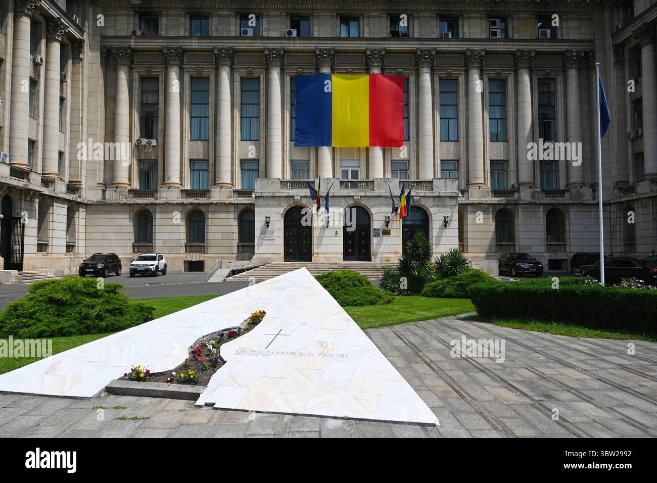 Bucharest palace of parliament interior hi-res stock photography and ...