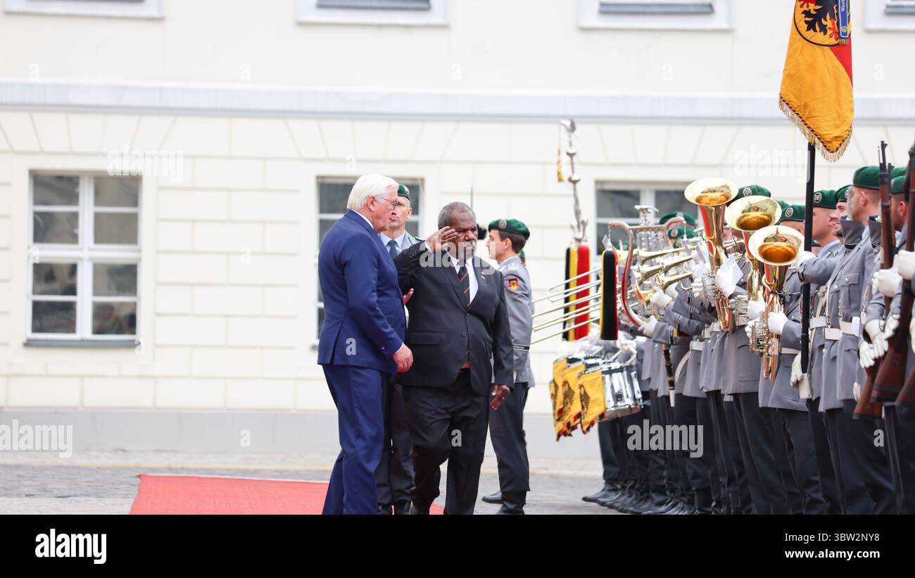 Berlin, Germany, 16th Juli 2025. Federal President Steinmeier welcomes ...