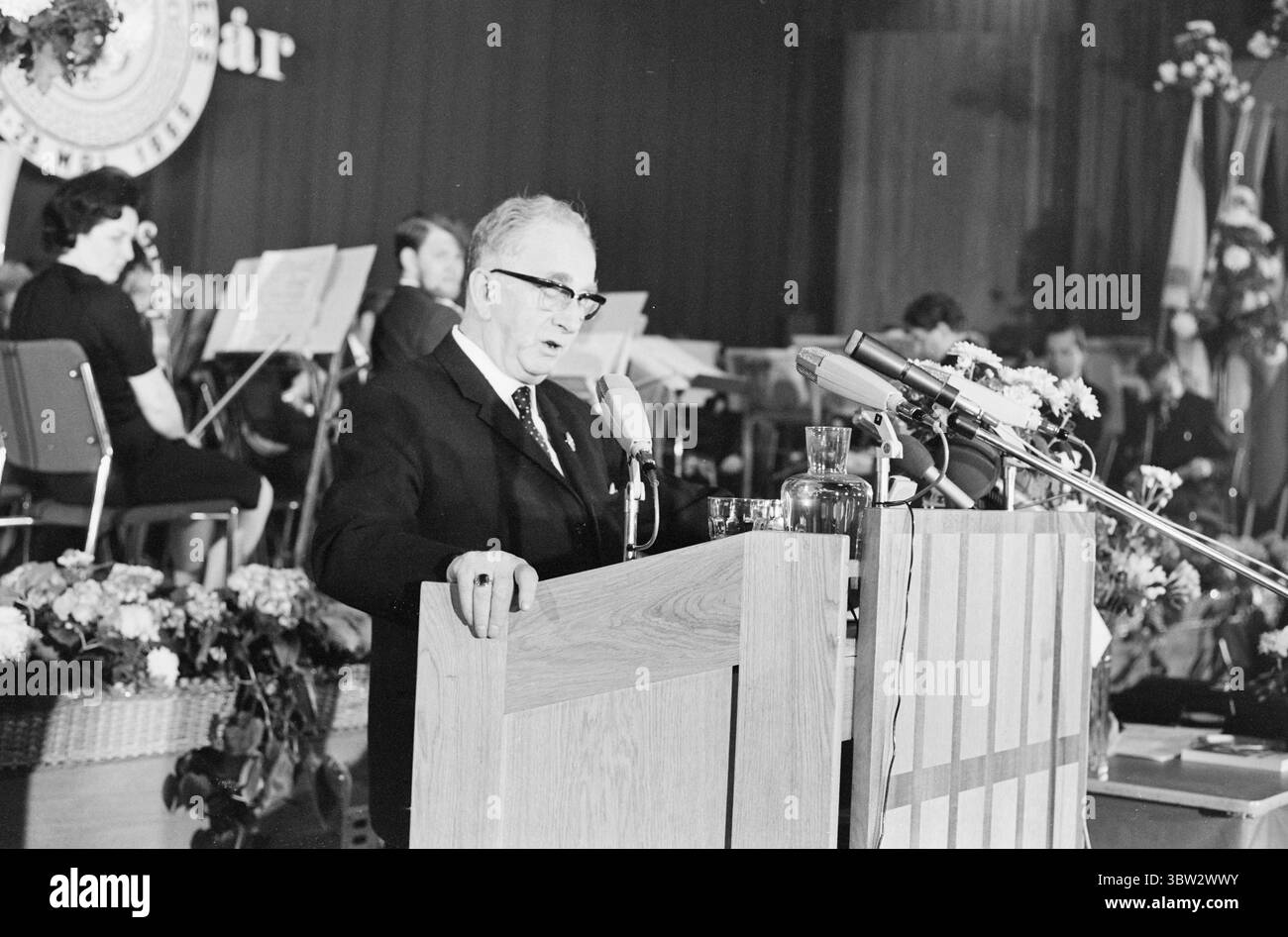 Current 21-8-1969 : LO 70.The national organization in Norway (LO) is ...