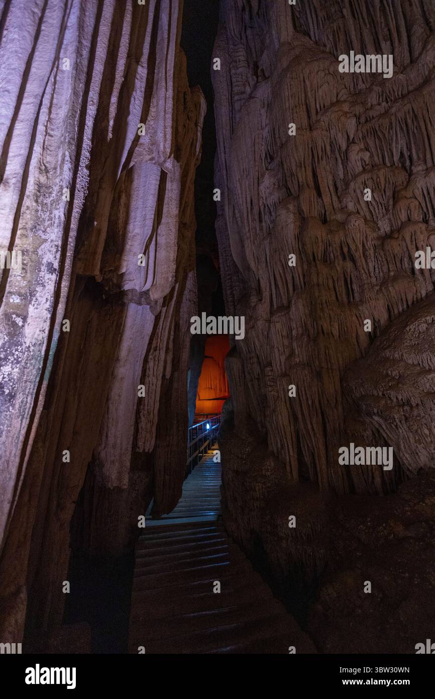 Visitors walk through cave hi-res stock photography and images - Alamy