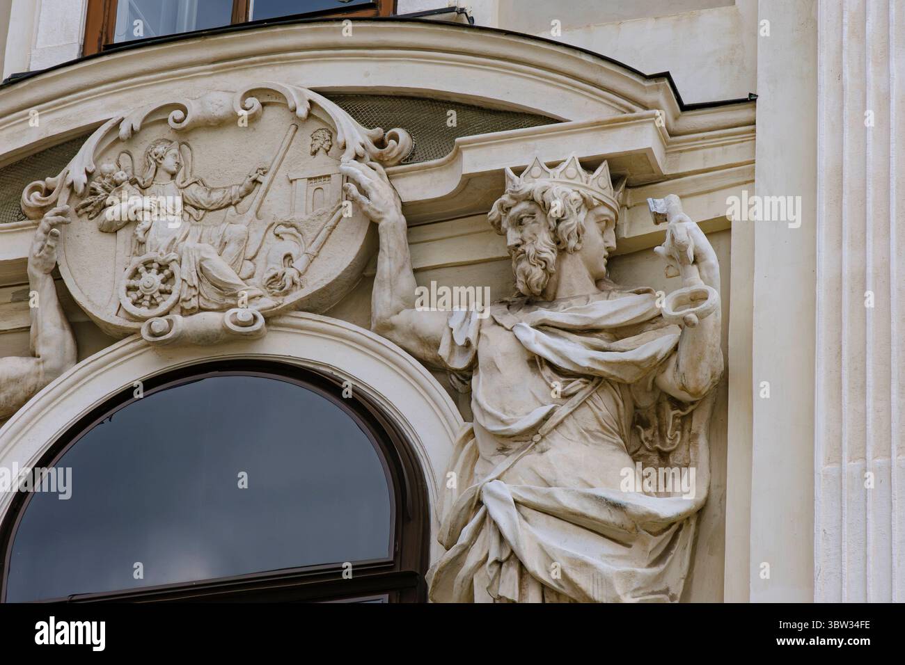 Wiener Hofburg, Wien, Österreich Jupiter und Janus halten ein Relief der Fortuna ...