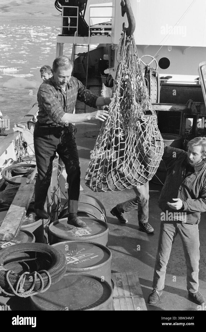 Aktuell 37 - 3 - 1969: A ship will be loaded with muskNorway's new ...