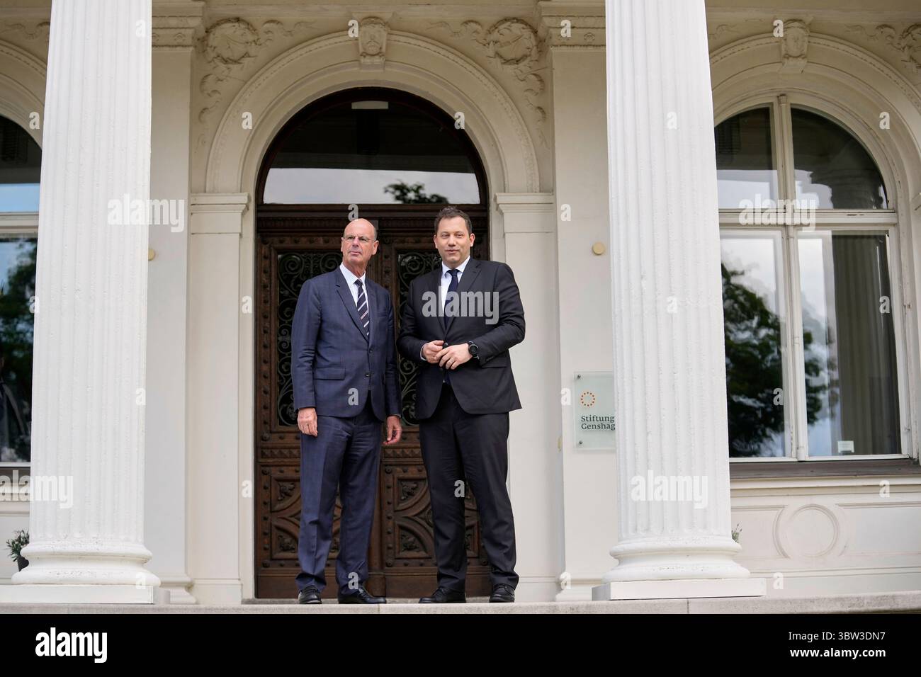 German Finance Minister Lars Klingbeil, right, welcomes his French ...