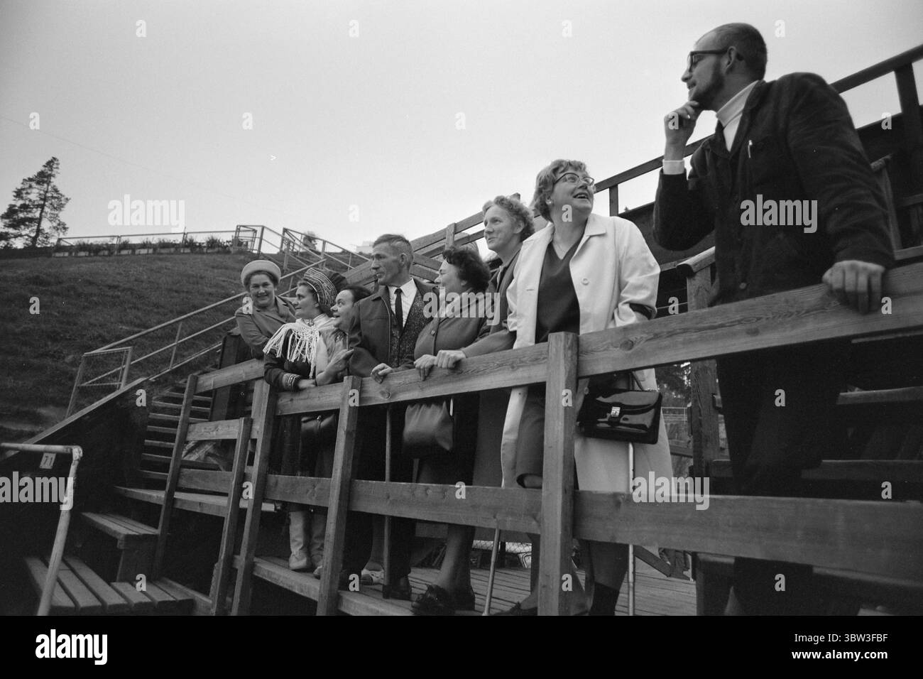 Aktuell 38 - 8 - 1969: In a wheelchair from the high northTen disabled ...
