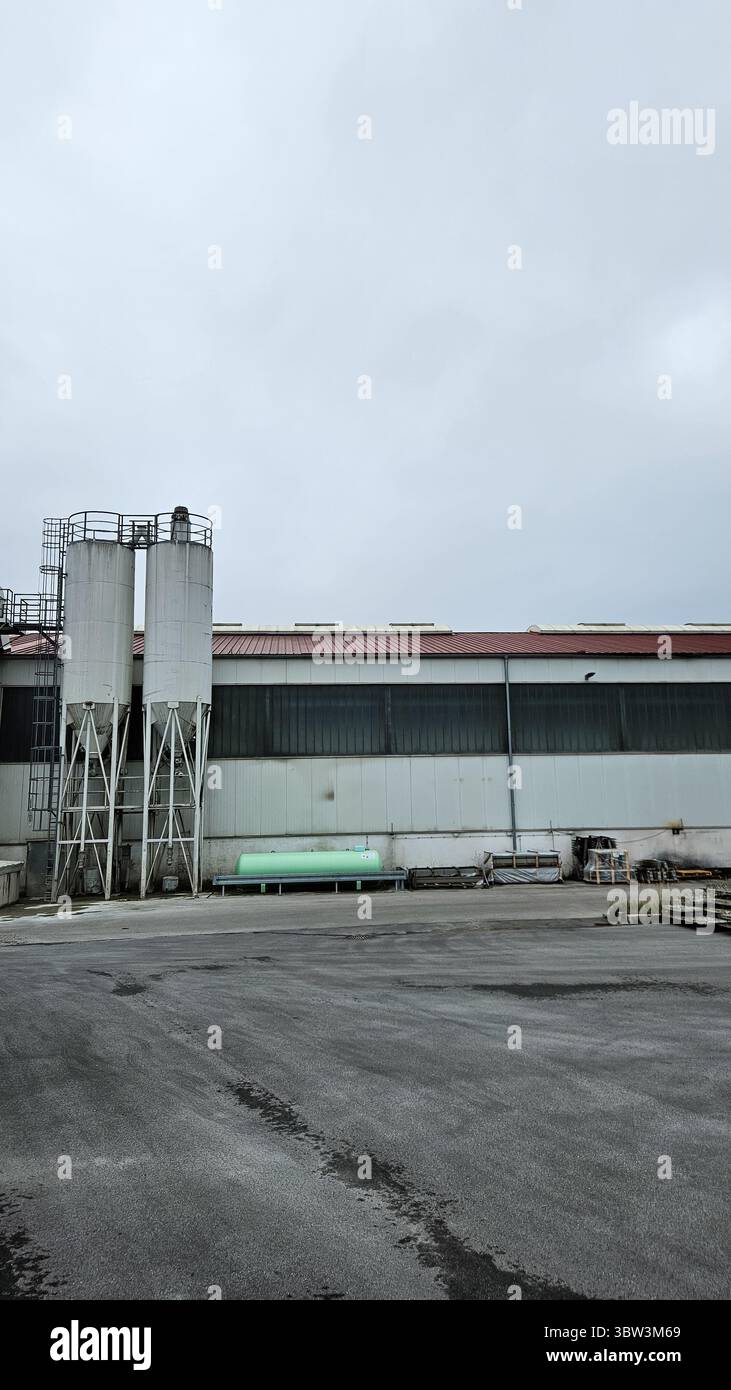 Factory silos plant silo hi-res stock photography and images - Alamy