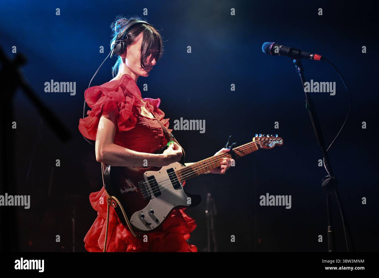 Hannah Merrick of The King Hannah Live during the Live at the MONK on ...