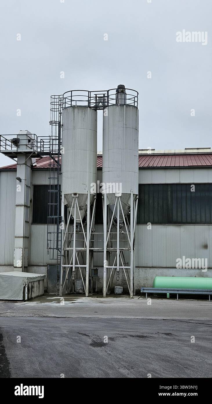 Factory silos plant silo hi-res stock photography and images - Alamy