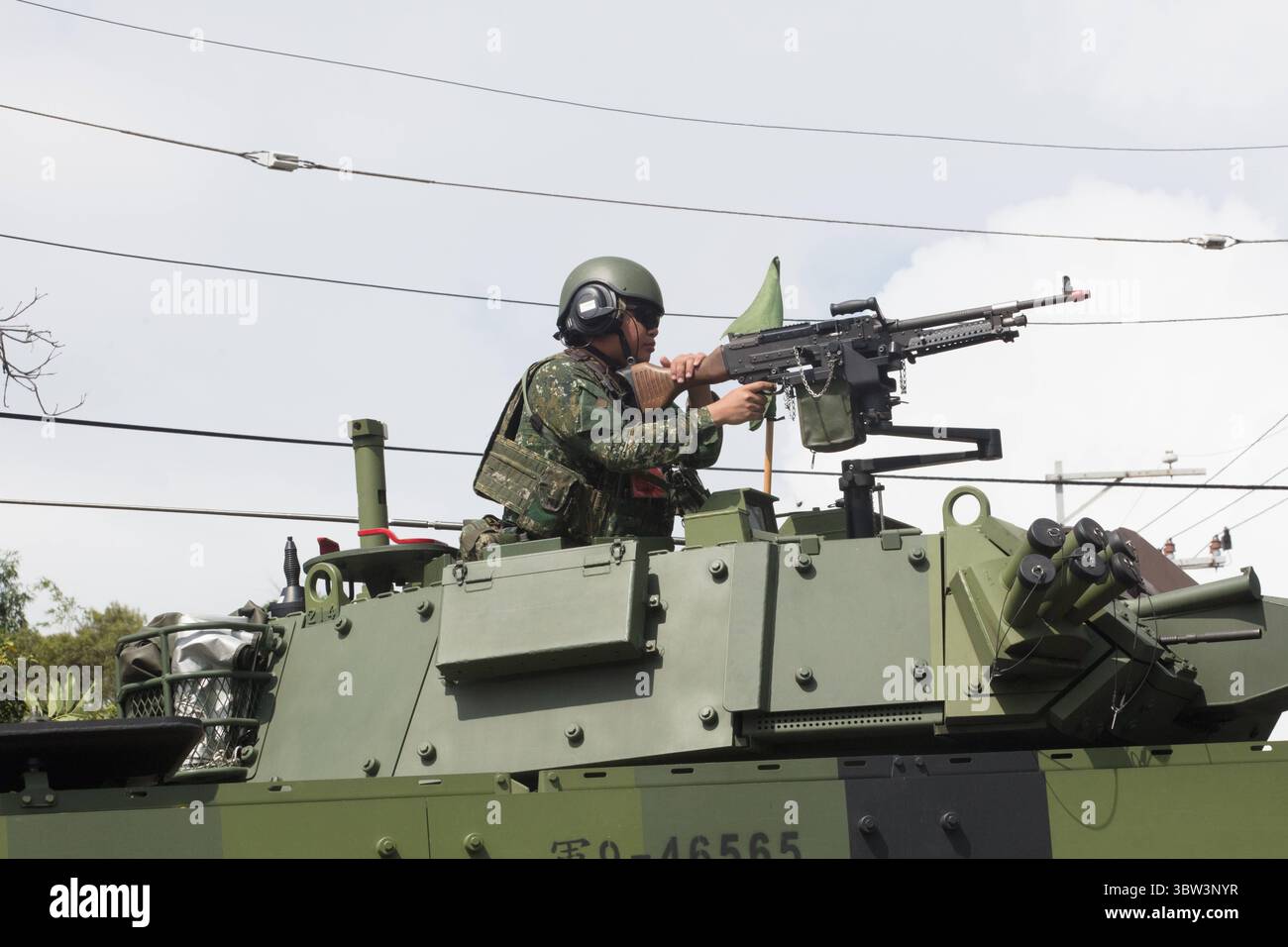 Taiwans Clouded Leopard armored vehicles are equipped with machine guns ...