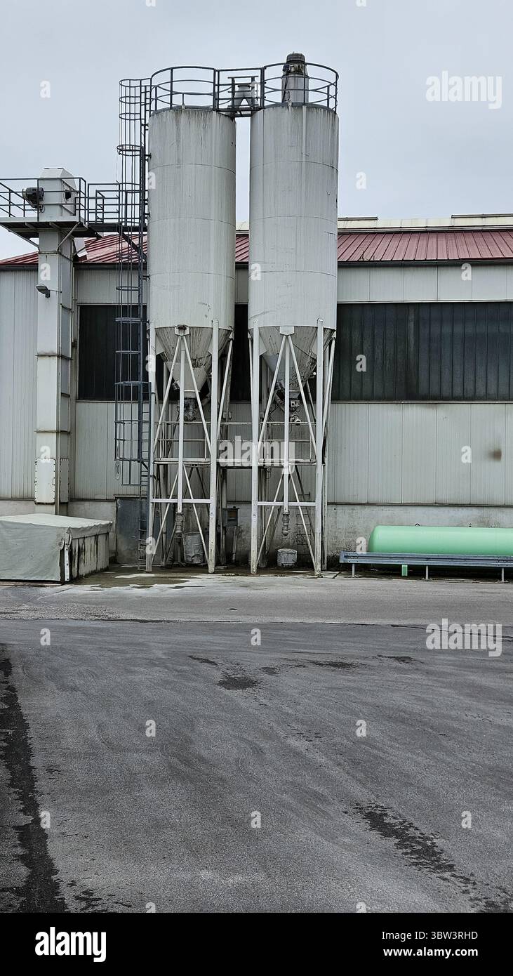 Factory silos plant silo hi-res stock photography and images - Alamy