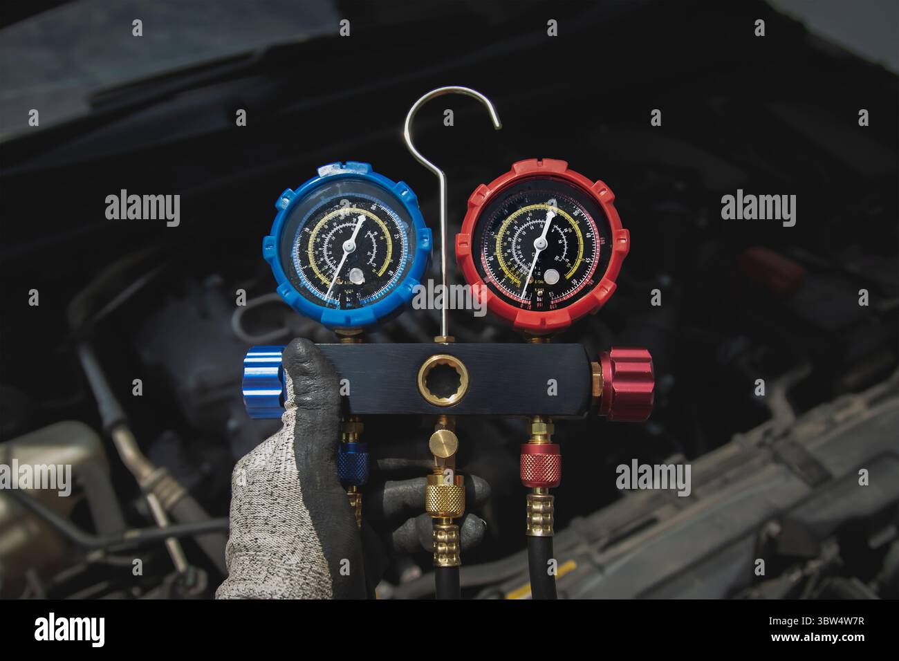 pressure meters measuring equipment for filling air conditioners Stock ...