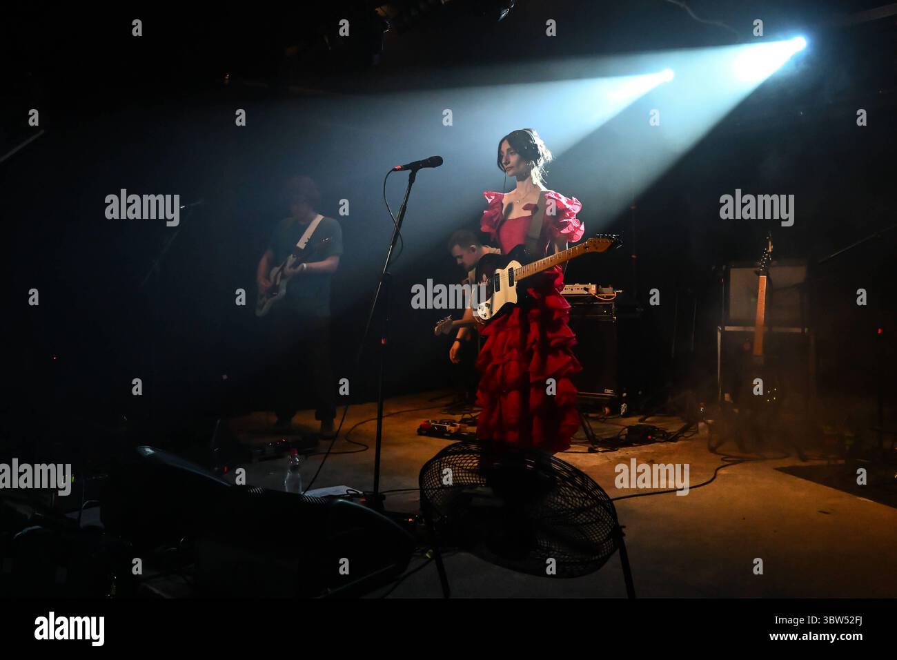 Music Concert - KING HANNAH Live at MONK Hannah Merrick of The King ...