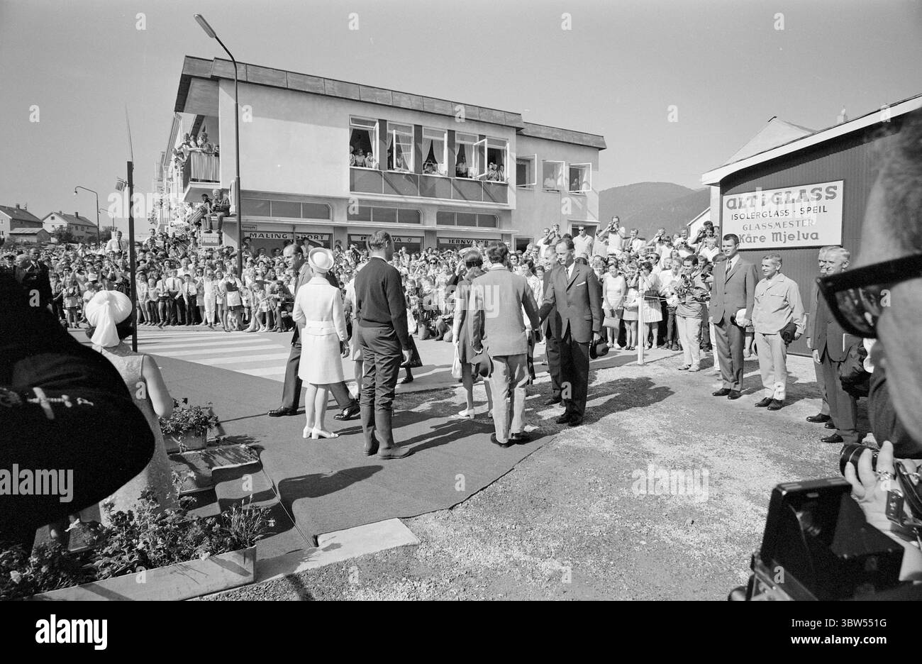 Aktuell 33 - 1 - 1969: Royal tour in summer NorwayThe British and ...