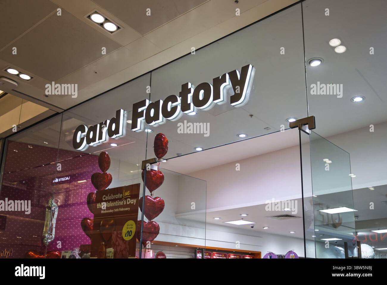 Card factory storefront hi-res stock photography and images - Alamy