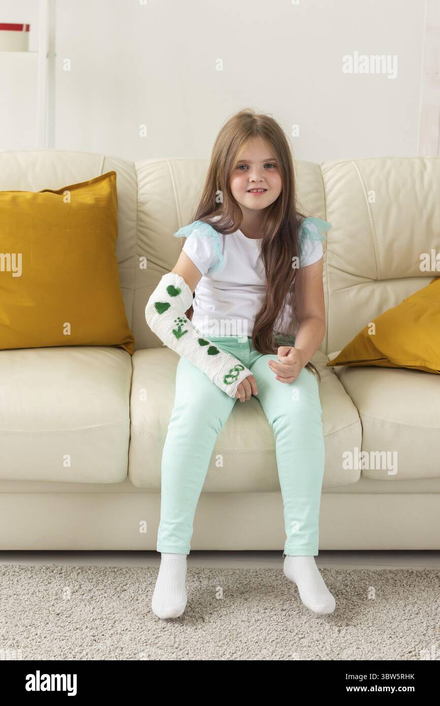 Wrist cast child hi-res stock photography and images - Alamy