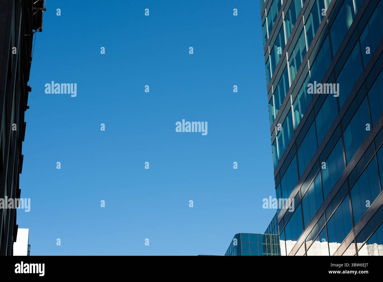 Contemporary office buildings commercial hi-res stock photography and ...