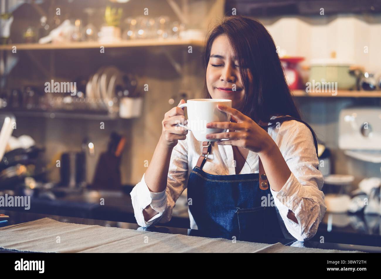 Beauty asian female barista hi-res stock photography and images - Alamy