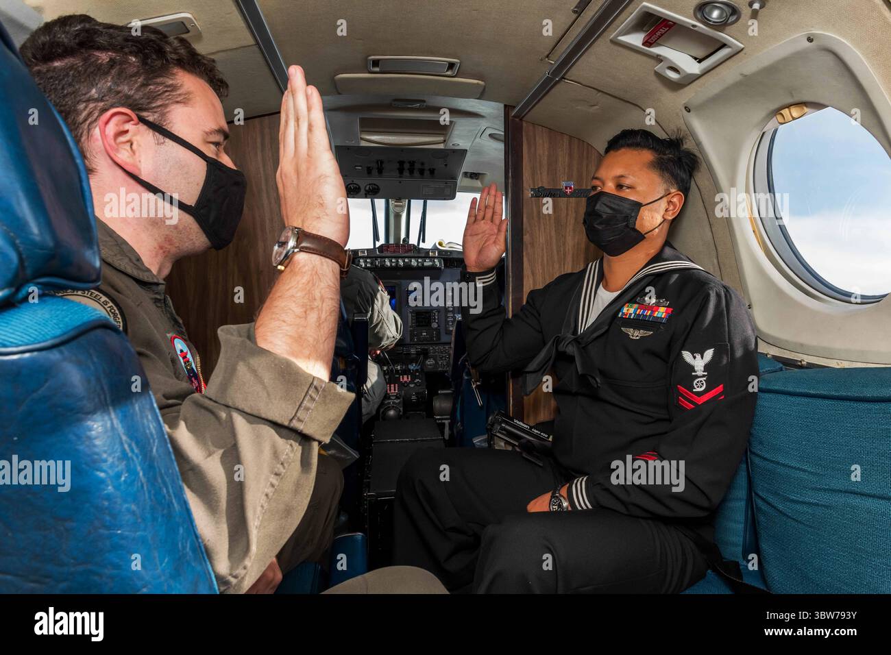 October 27, 2020 - Kanagawa, Japan - Lt. Ian Smith administers the oath ...