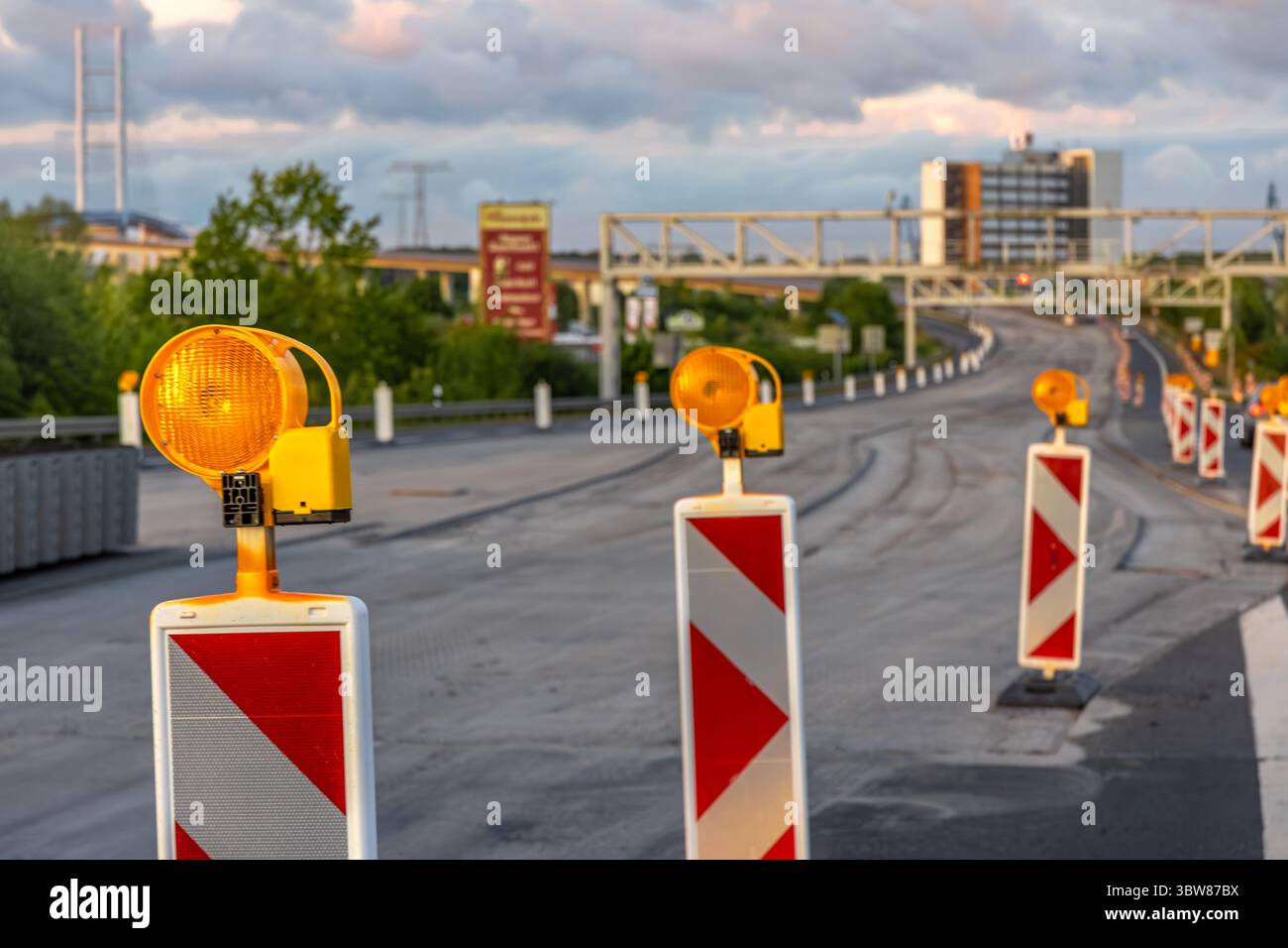Roadworks with barriers and signs hi-res stock photography and images ...