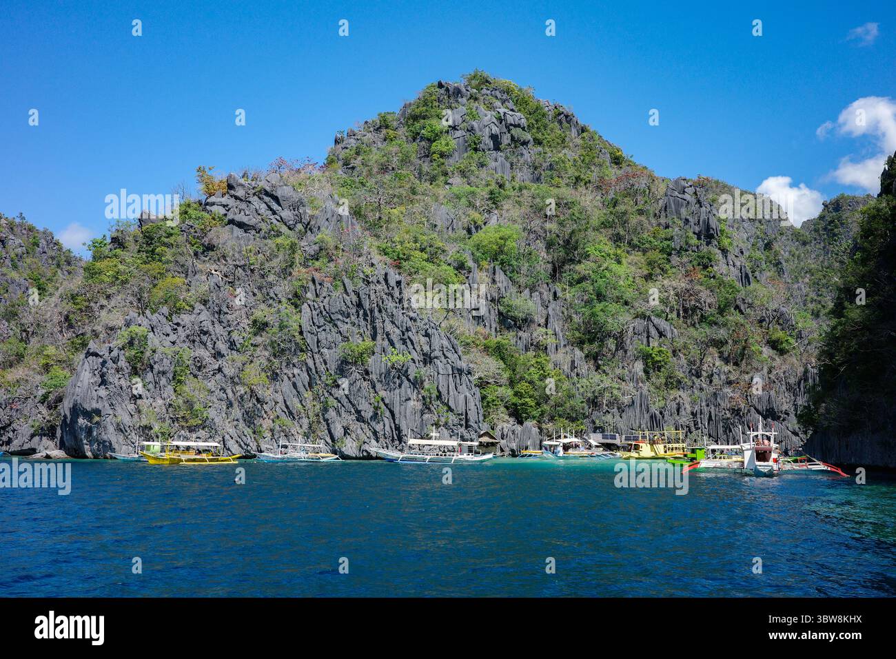 Filipino boats in green bay hi-res stock photography and images - Alamy