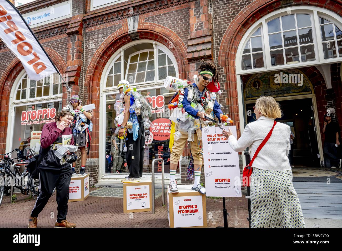 DEN HAAG - People turn in plastic bottles at recycling store Droppie ...