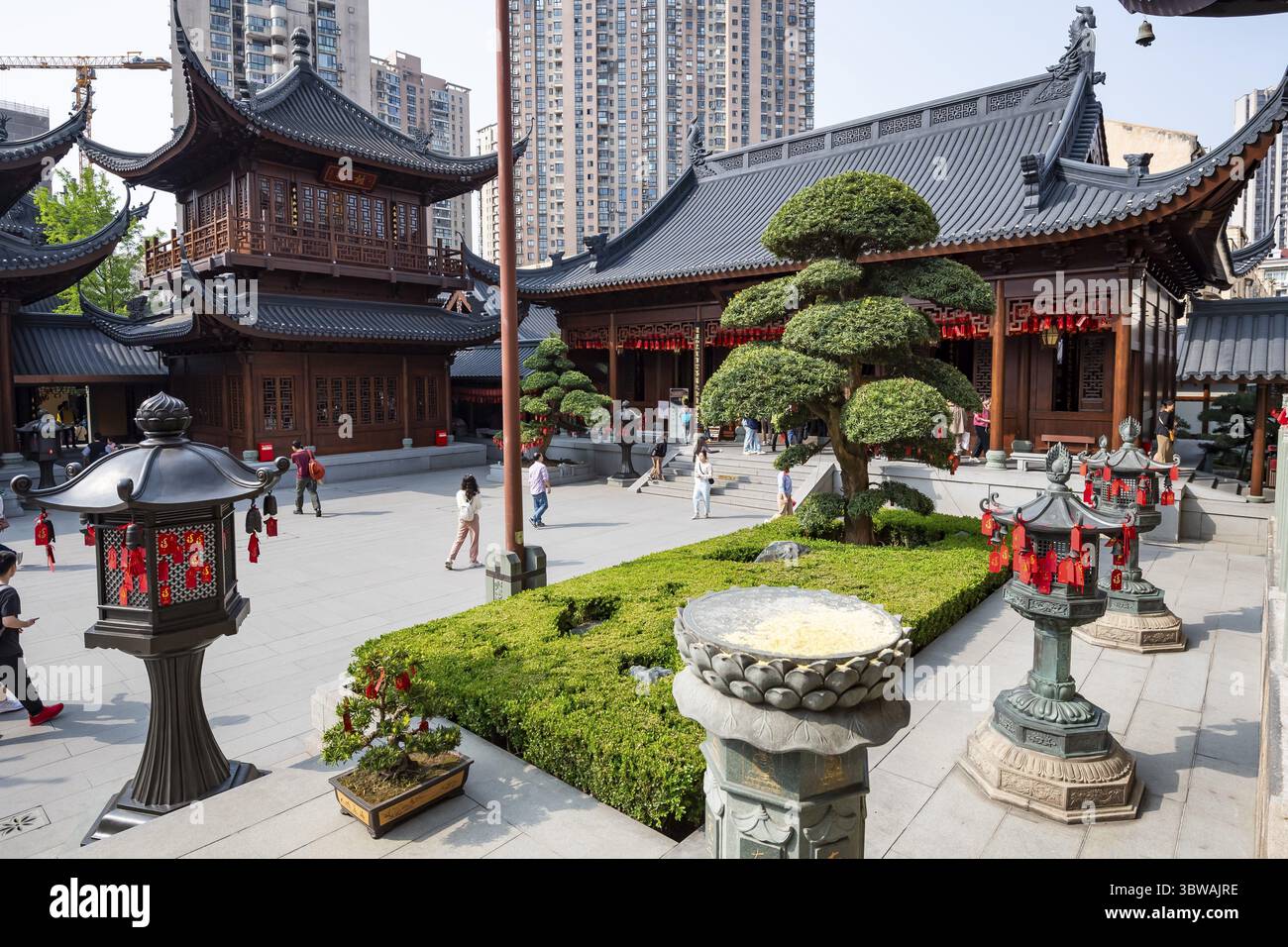 Inner courtyard, Jade Buddha Temple, Shanghai, People's Republic of ...