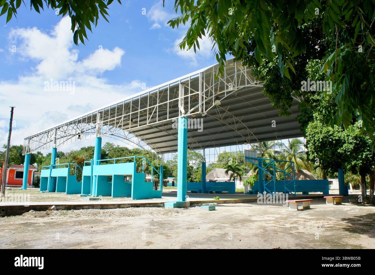 Outdoor basketball court mexico hi-res stock photography and images - Alamy