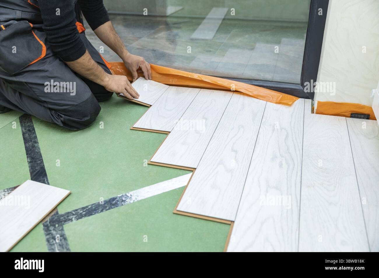 Construction worker installing laminate hi-res stock photography and ...
