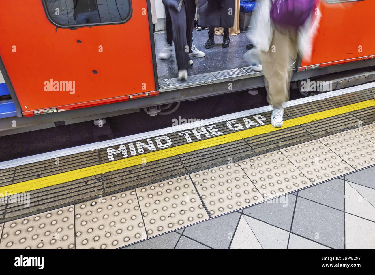 Mind the Gap safety warning clearly marked on London Tube platform edge ...