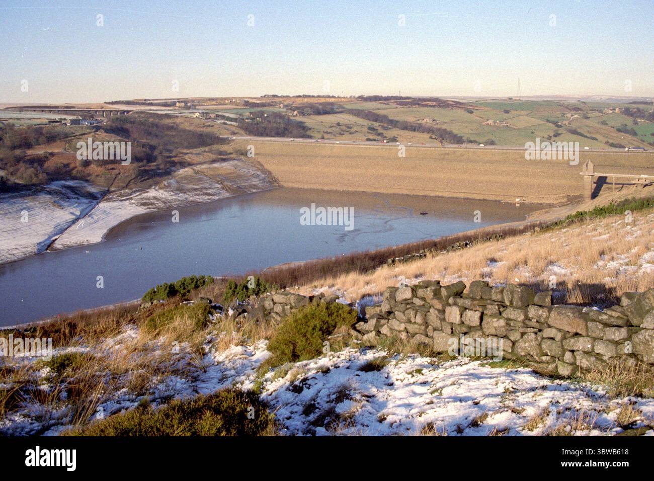 Scammonden reservoir hi-res stock photography and images - Alamy