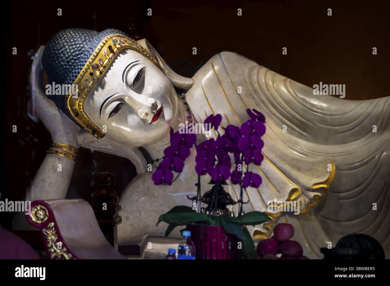 Reclining Jade Buddha, Jade Buddha Temple, Shanghai, People's Republic ...
