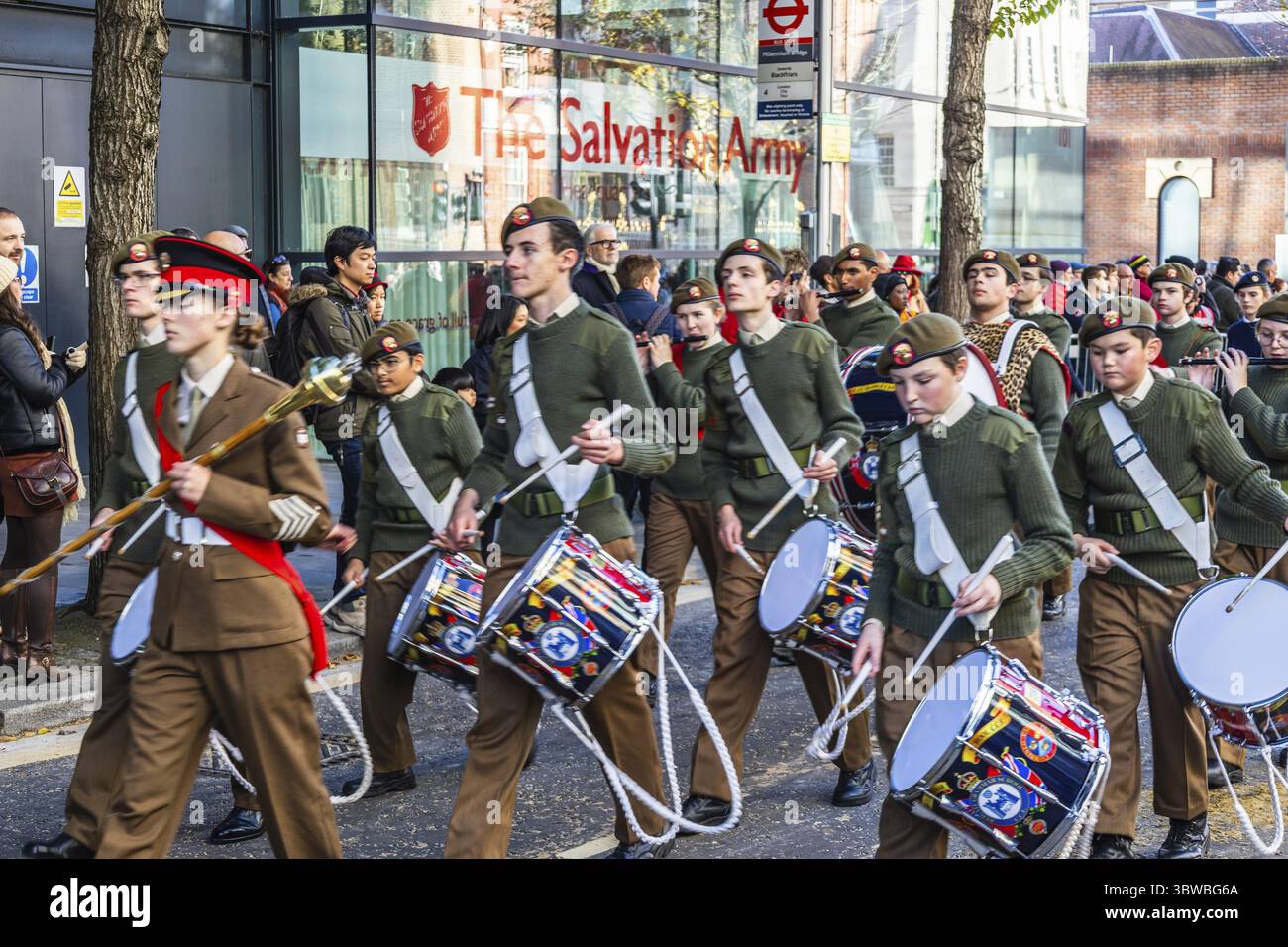 Remembrance Day procession in London with uniformed soldiers playing ...