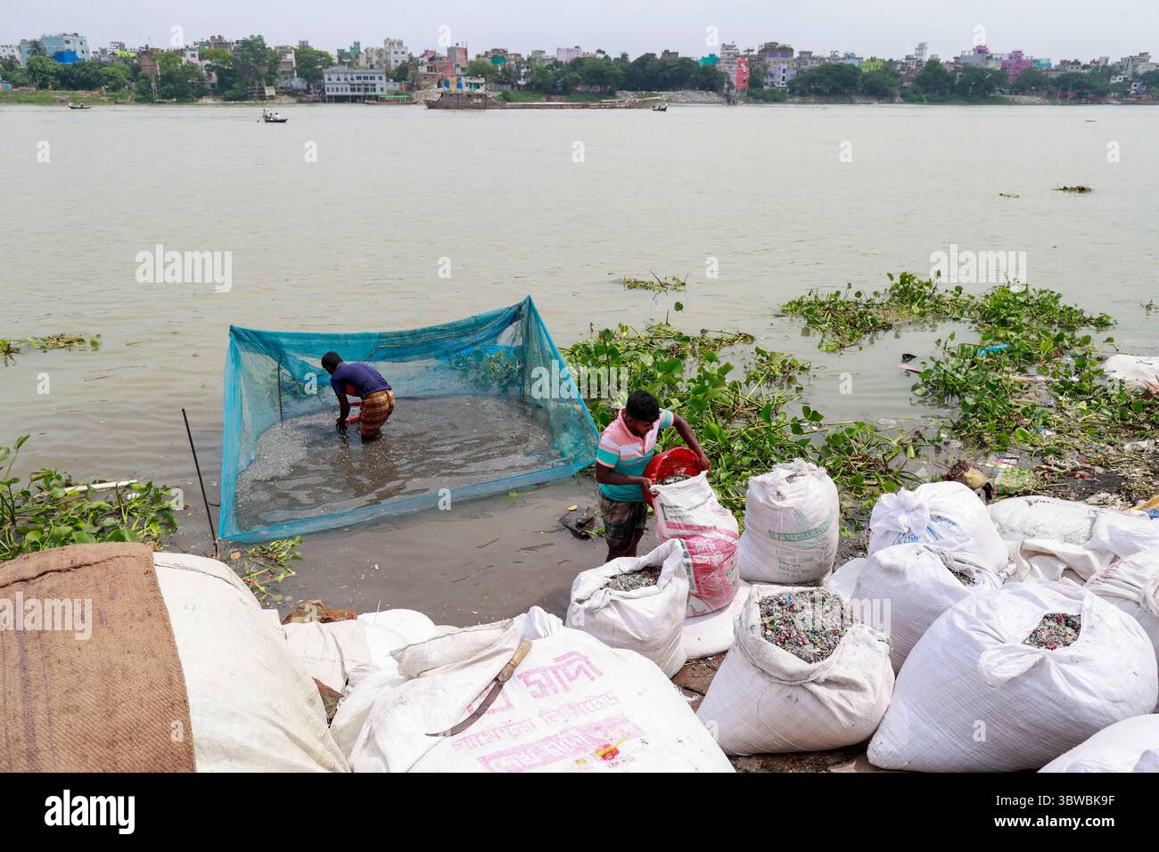 July 16, 2025, Dhaka, Bangladesh: Workers wash and sort shredded ...