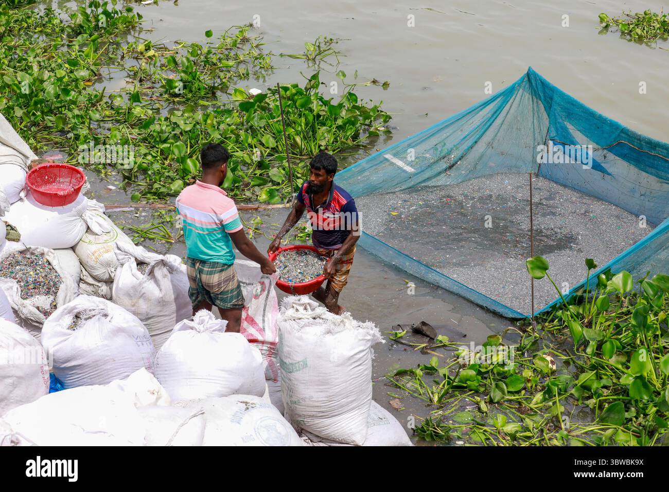 July 16, 2025, Dhaka, Bangladesh: Workers wash and sort shredded ...
